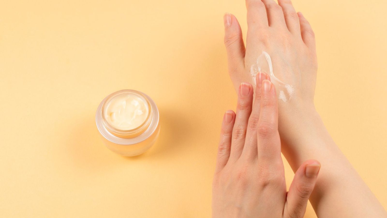 Vous en avez assez des peaux qui tiraillent ? Ces 5 astuces vont vous ... Vous en avez assez des peaux qui tiraillent ? Ces 5 astuces vont vous ...